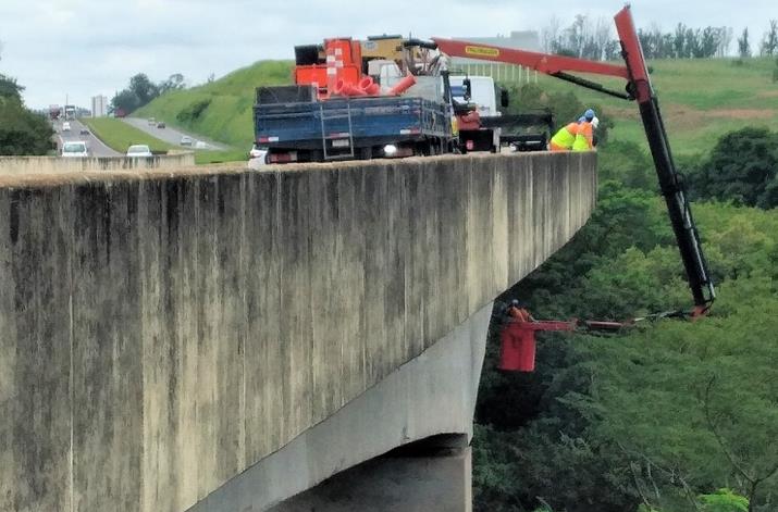 CCR AutoBAn realiza reforço de vigas em viadutos de Jundiaí CCR AutoBAn realiza reforço de vigas em viadutos de Jundiaí