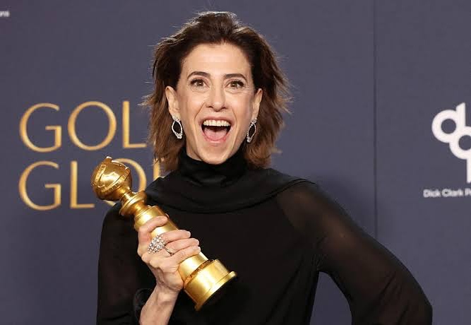 Fernanda Torres faz história e vence o Globo de Ouro como Melhor Atriz Fernanda Torres faz história e vence o Globo de Ouro como Melhor Atriz