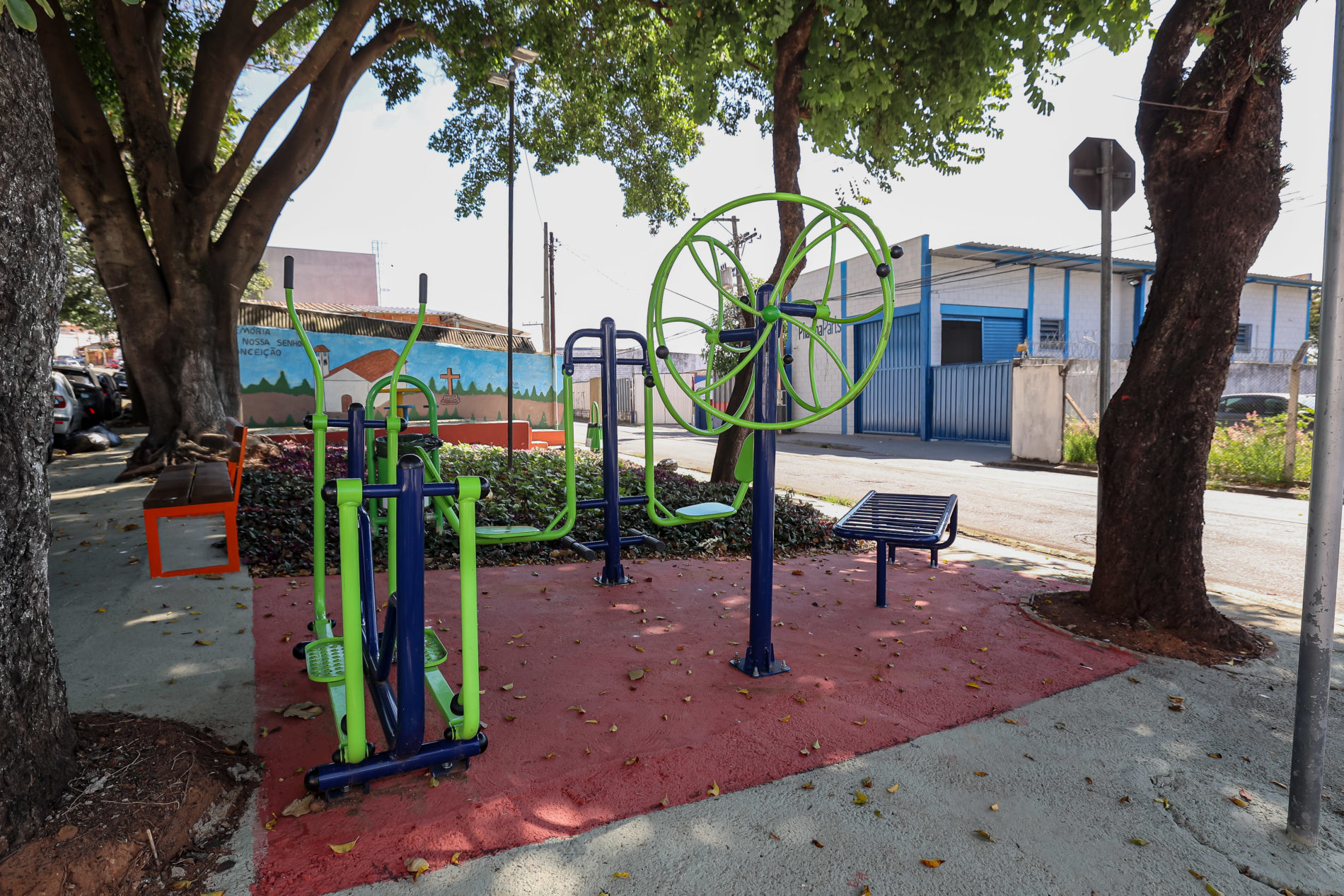 Praça Alexandre Trevisan, na av. Luís Latorre tem revitalização concluída